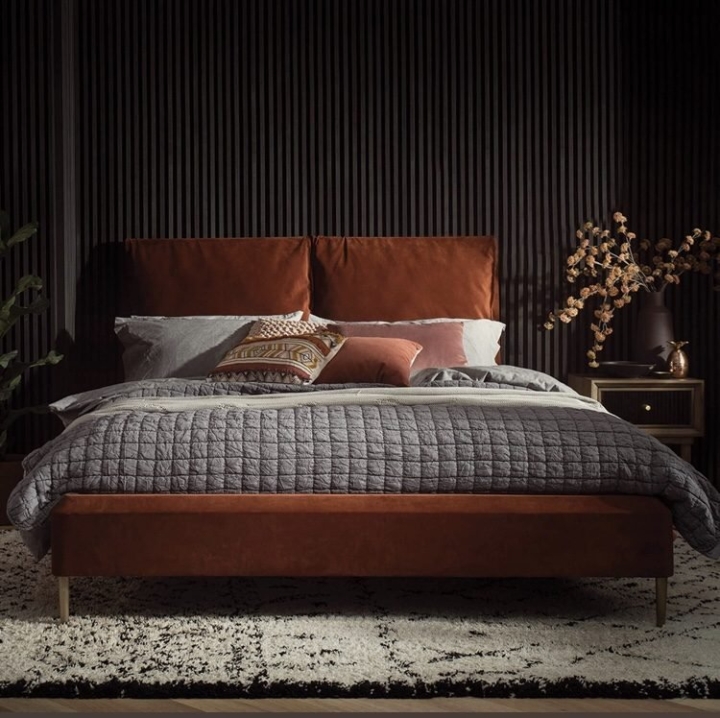 Dark and Moody bedroom ideas - Add coziness to your space - Style Your ...